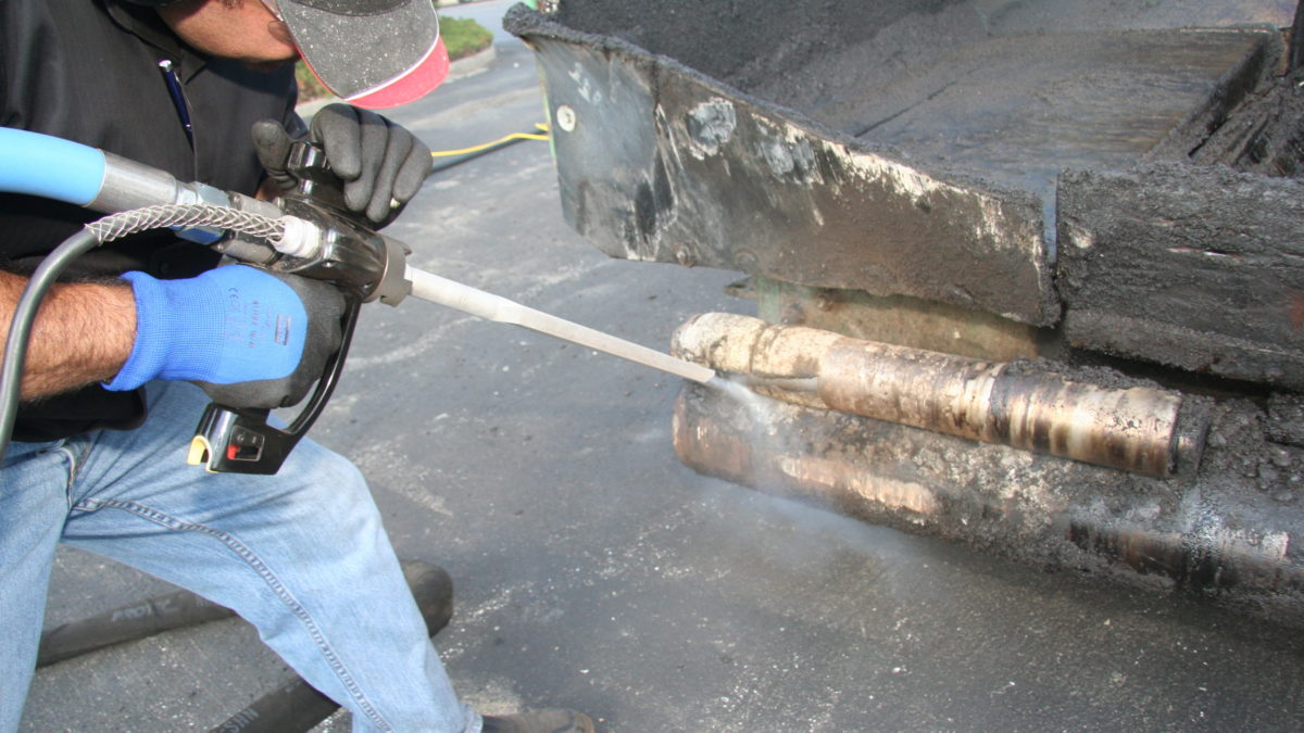 Asphalt & Tar Removal with Dry Ice Blasting | Cold Jet Dry Ice Blasting